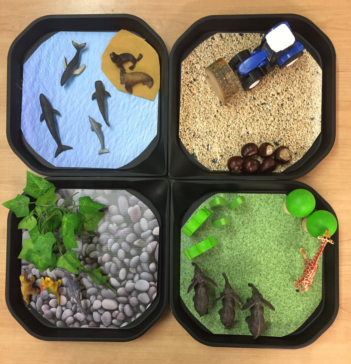 Fun2 Messy trays x 4 with 4 inserts - Sand, Pebbles, Water, Grass ...